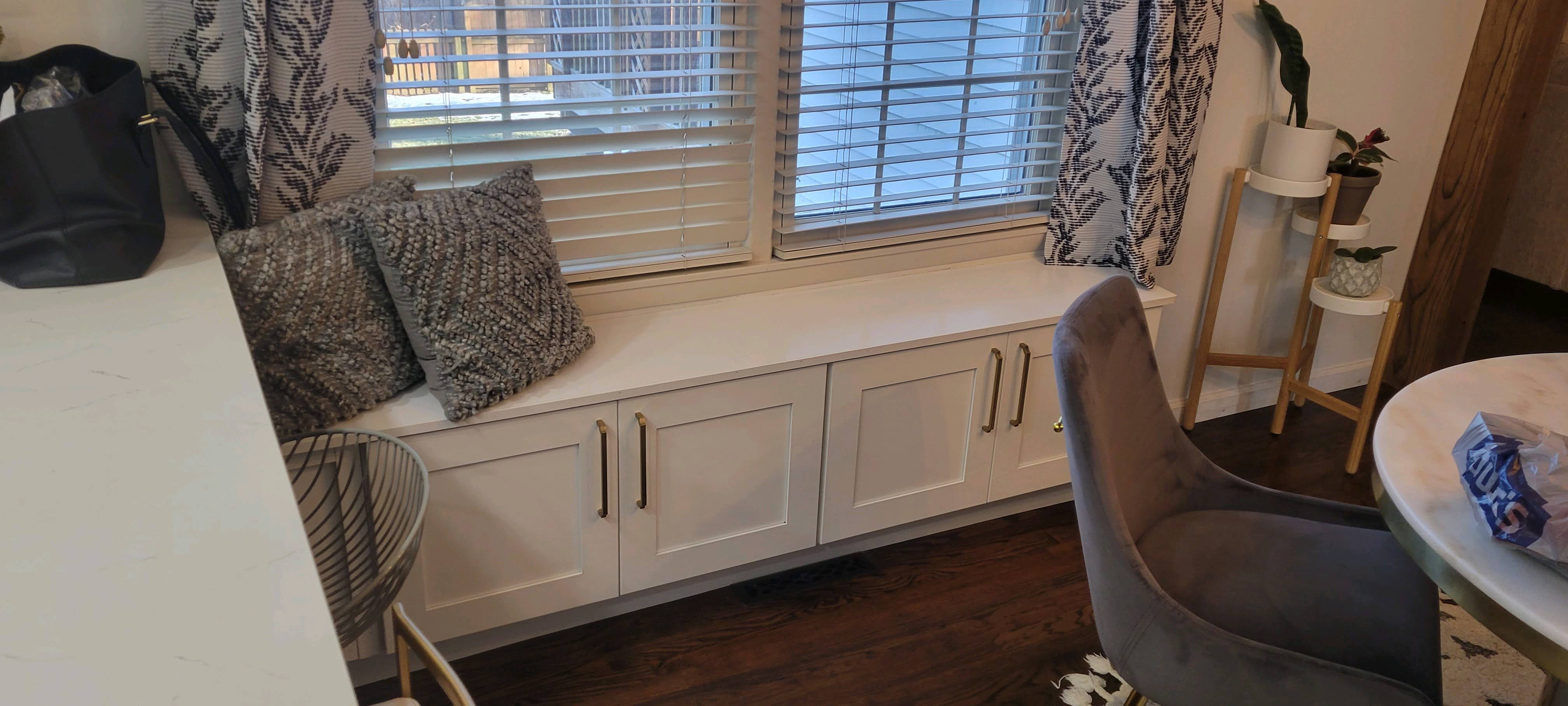 Ice White Shaker Window Seat – Slater Cabinets & More