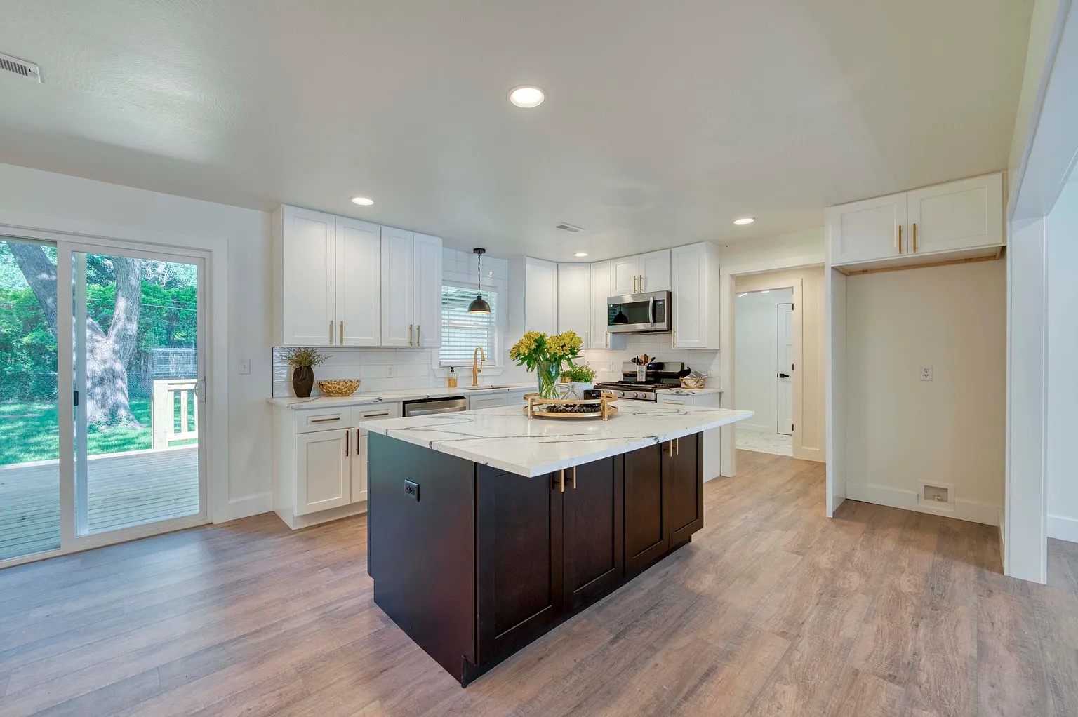 White Shaker Black Shaker Island – Slater Cabinets & More